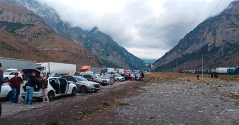 Купете си велосипед Какво разказват руснаците които бягат в Грузия