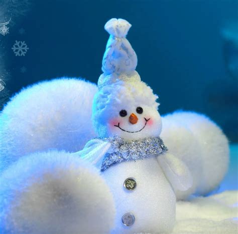 Перед операцией мальчик обнял свою собаку но вдруг собака спрыгнула с кровати и набросилась на