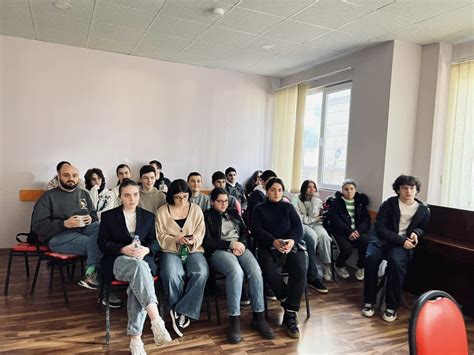 მე 10 კლასელების ინიციატივით სკოლა თაობაში ჩამოყალიბდა წიგნის კლუბი სკოლა თაობა