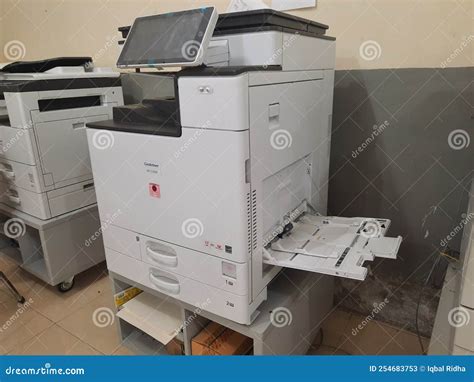 3d printing machine making the 3d prototype model with resin material