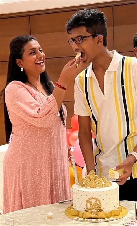 Pin By Deeपू On Roja Selvamani Indian Actress Pics Desi Beauty Hot