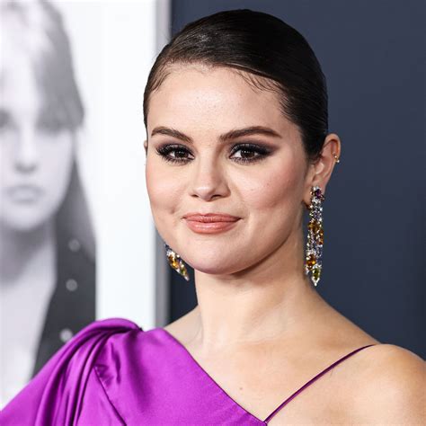 Selena Gomez Shows Off Her Legs In A Black Mini Dress While Making An Appearance On SNL SHEfinds