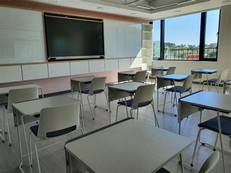 “이게 교실 맞아요” 교실•복도 벽을 허물고 미래형 공간으로