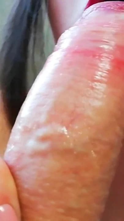 「口内精液の信じられないほどずさんなフェラのクローズアップ」からの魅惑的な瞬間 Xhamster