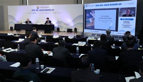 미·중 패권 갈등은 장기 소모전…전세계 중재 나서야 네이트 뉴스