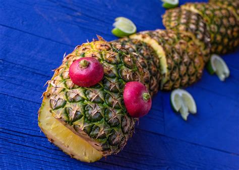 Jeanettes Pineapple Alligator Party Labor Day Ananas Comosus