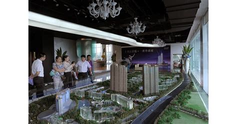 Китайската регулаторна комисия за ценни книжа проведе среща с топ компании от имотния сектор за