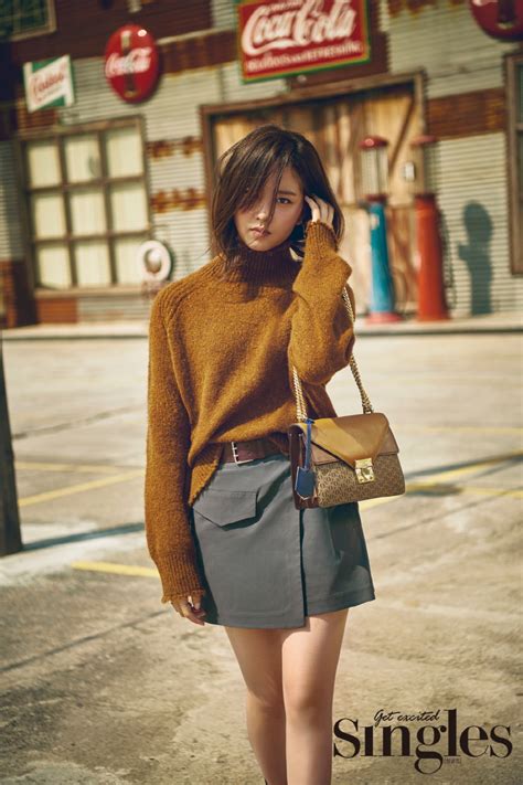 김소현 화보 속 소녀 이미지 벗고 시크 매력 발산 성숙 섹시