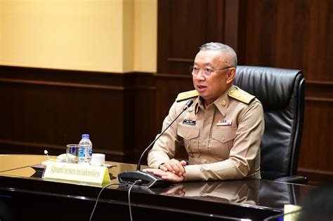 รมว ศึกษาแนะใช้ ‘เศรษฐกิจพอเพียง แก้หนี้ครู ขอลดค่าใช้จ่ายด้วยการ ‘รวมรถ กันไปสอน หากไปงานก็