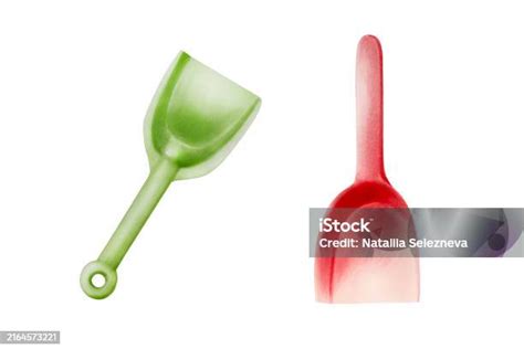 녹색과 빨간색 플라스틱 어린이 삽 배경에 고립 된 샌드 박스 그림에 대 한 아이 장난감의 수채화 손으로 그린 세트 디자이너 엽서 인사말 생일 달력 월페이퍼 포장지 스크랩북