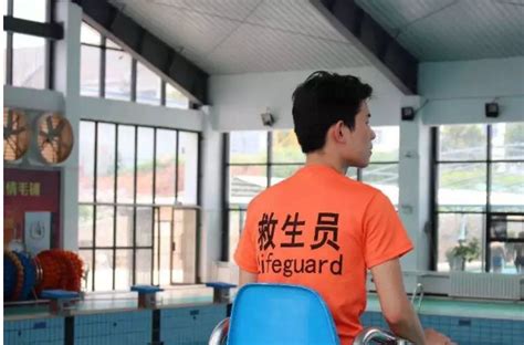 你知道游泳救生员需不需要具备专业知识吗工作时要什么装备戳这了解 知乎