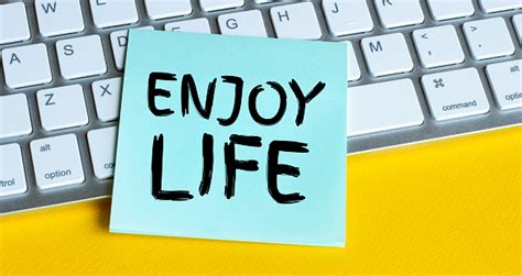 단어 쓰기 텍스트는 인생을 즐길 수 있습니다 직원이 주로 가정에서 근무하는 상황에 대한 비즈니스 개념 0명에 대한 스톡 사진 및 기타 이미지 Istock