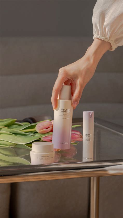 하루하루원더 부드럽고 가볍게 스며드는 제형의 유기자차선스크린 끈적임 없이 피부에 촉촉함을 남기는 쫀쫀한 수분감의 수분밀착 텍스처 답답함 없이 산뜻하게 발리며