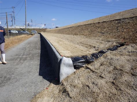 国土交通省 佐伯河川国道事務所 On Twitter 令和5年2月22日 「令和4年度 堅田川蛇崎地区堤防補強工事」の完了検査を行いました 数量や品質を満足し出来映えも良好でした 施工企業