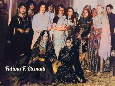 Mohammad عكسي از ديدار اينديرا گاندي صدراعظم وقت هندوستان به افغانستان و ديدار از موسسه نسوان