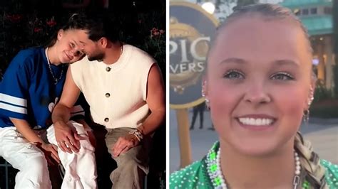 Jojo Siwa Gushes Shes So Happy After First Public Chris Hughes Kiss