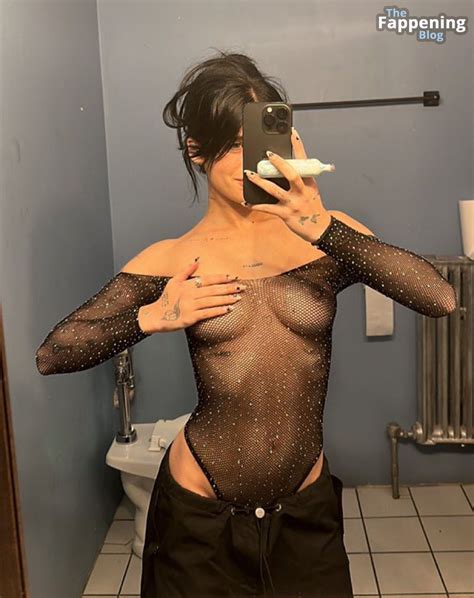 Nessa Barrett Flashes Her Nude Tits At Concerts 13 Photos Thefappening