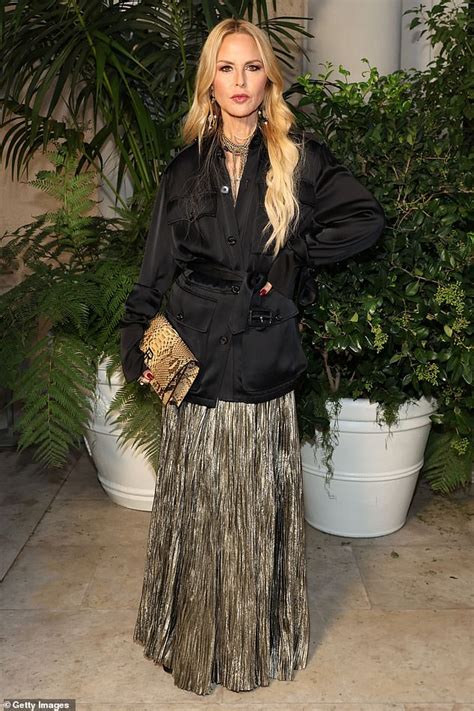 Robin Wright 56 Poses With Daughter Dylan 31 Daily Mail Online