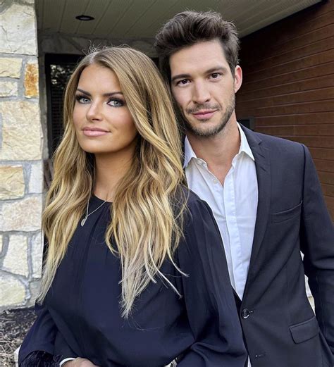 Éric Bruneau Et Son Amoureuse Kim Lizotte Prennent Une Rare Photo De Couple Pour Une Raison