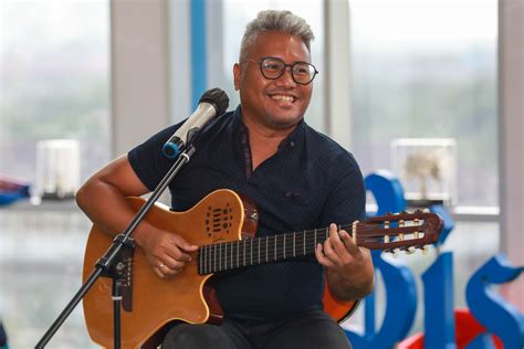 Gitaris Andre Dinuth Populerkan Instrumen Dari Timur Contextid