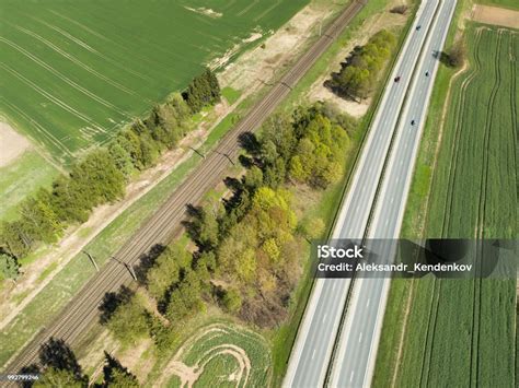 고속 고속도로 철도 평면도 그린 필드와 푸른 하늘 0명에 대한 스톡 사진 및 기타 이미지 0명 거리 고가 도로 도로 교차로 Istock