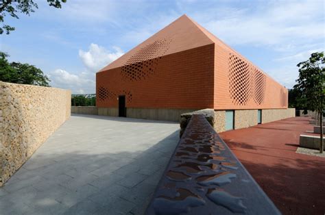 The Art Of Terracotta 5 Beautifully Detailed Examples Of Ceramic Cladding Architizer Journal