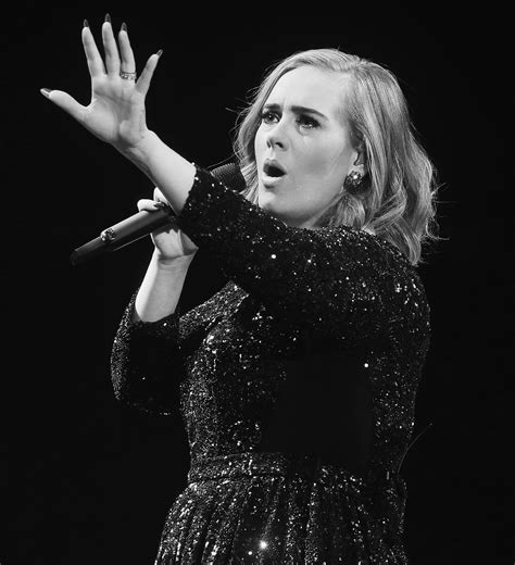 Adele In Blackwhite The Hollywood Gossip