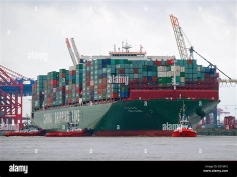 Hamburg Germany 13th Jan 2015 The Container Ship Cscl Globe Of Shipping Company China