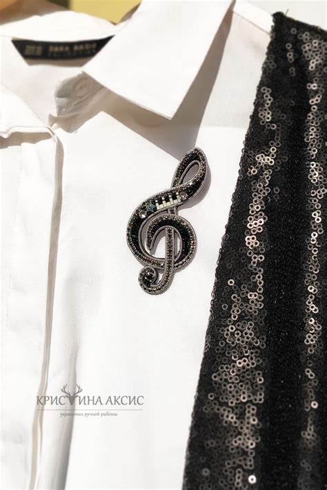 Брошь Скрипичный ключ Login Axis