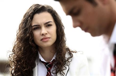 بیوگرافی بازیگران سریال خواهر و برادرانم؛ با عکس و اسامی نقش ها مینویسم