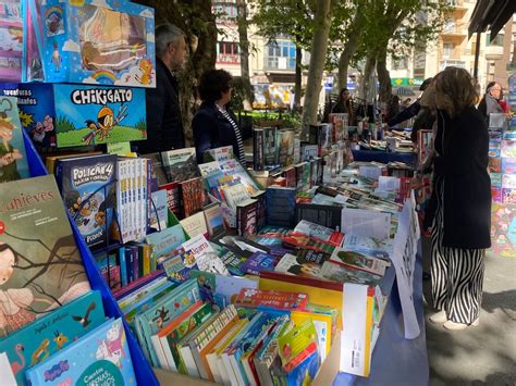 Los Libreros De Cuenca Salen A La Calle Con Motivo Del Día Mundial Del