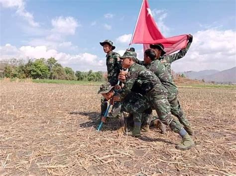 ဖယ်ခုံက စစ်တပ်စခန်း ၁ခုကို တော်လှန်ရေး အင်အားစုတွေ သိမ်းပိုက်ပြီး ၈ဦး