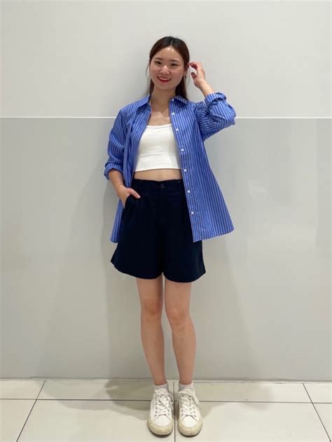 「와이드치노팬츠 다리길이70~72cm 、코튼셔츠 긴팔 스트라이프」의 착용 스타일링 리스트 Uniqlo