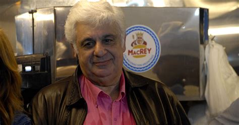 Samid Regaló Hamburguesas Y Gaseosas A La Gente Que Lo Fue A Apoyar Al