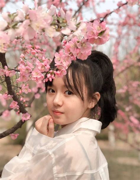 小宝钗”钟宝儿长残了！16岁脸圆下巴短，失去灵气变普通素人小时候