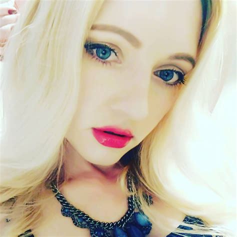 Irina Knorr Я ОЦЕНИВАЮ ЖИЗНЬ ДЕНЬГАМИ ⠀ Я очень люблю цифры не смотря на то что в школе не