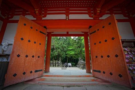 View Of Building Premium Photo