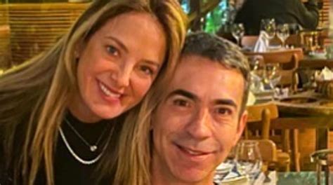 C Sar Tralli Posa Com A Filha Na Sua Casa Nova Lindos E Iguais