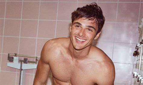 Jacob Elordi Strips Down For Calvin Klein Campaign Bella Hadid Beth