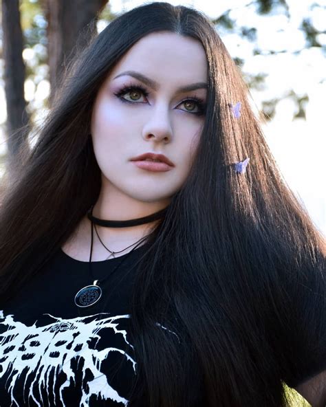 Pin De Kat Granquist En Black Metal Babes Mujeres Góticas Fotografía