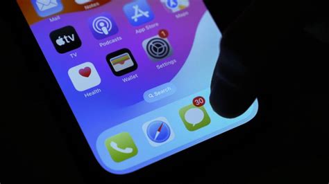 Man Sues Apple After Wife Discovers Cheating Via Messages Synced To Imac Pcmag