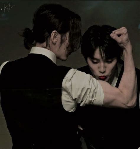 𝑜𝑛𝑙𝑦𝑜𝑛𝑒𝑜𝑓 𝑘𝑏 𝑎𝑛𝑑 𝑚𝑖𝑙𝑙 Couple Poses Reference Pose Reference Photo