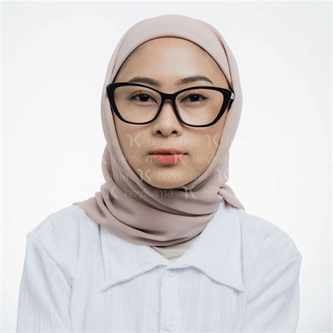 Akika Kacamata Cat Eye Heykama