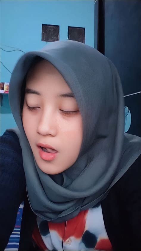 mendesah | Bersepeda wanita, Gaya rambut asia, Fotografi tubuh