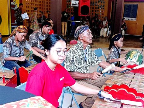 ‘kampong Villa Zapakara Pakt Groots Uit Met Javaanse Cultuur De Ware