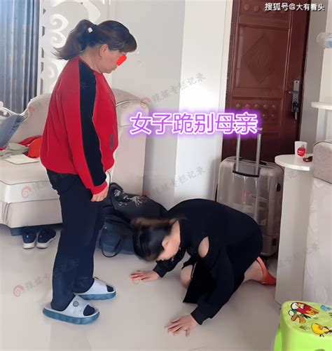 女子让父母保管50万，却被父母给弟弟买房，女子跪别母亲断绝关系