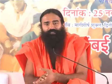 మహిళలు బట్టలు లేకున్నా బాగుంటారు బాబా రాందేవ్