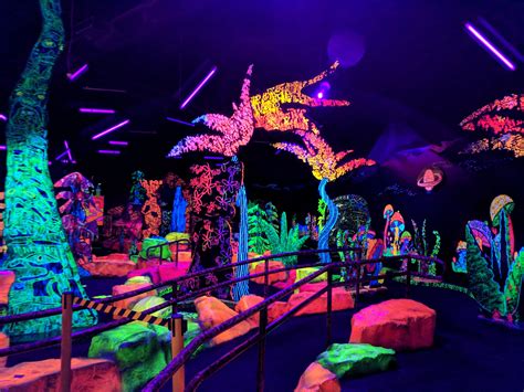 Putting Edge Glow In The Dark Mini Golf Glow Neon Aesthetic Neon Party