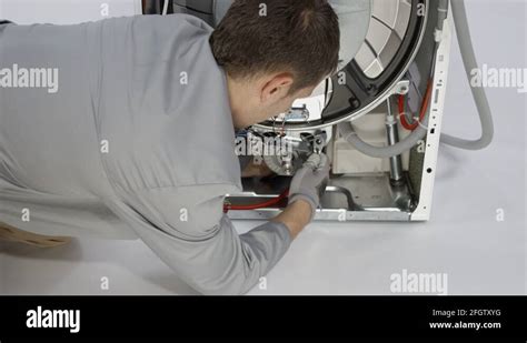 Capping Tool Stock Videos And Footage Hd And 4k Video Clips Alamy