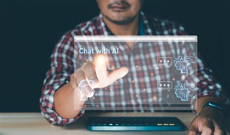 남자 손 터치 스크린 가상 그래픽 채팅 Ai 인공 지능 명령 프롬프트를 사용하여 무언가를 생성하는 사업가 디지털 미래 기술 변환 Ai와 챗봇 채팅 40 44세에 대한 스톡